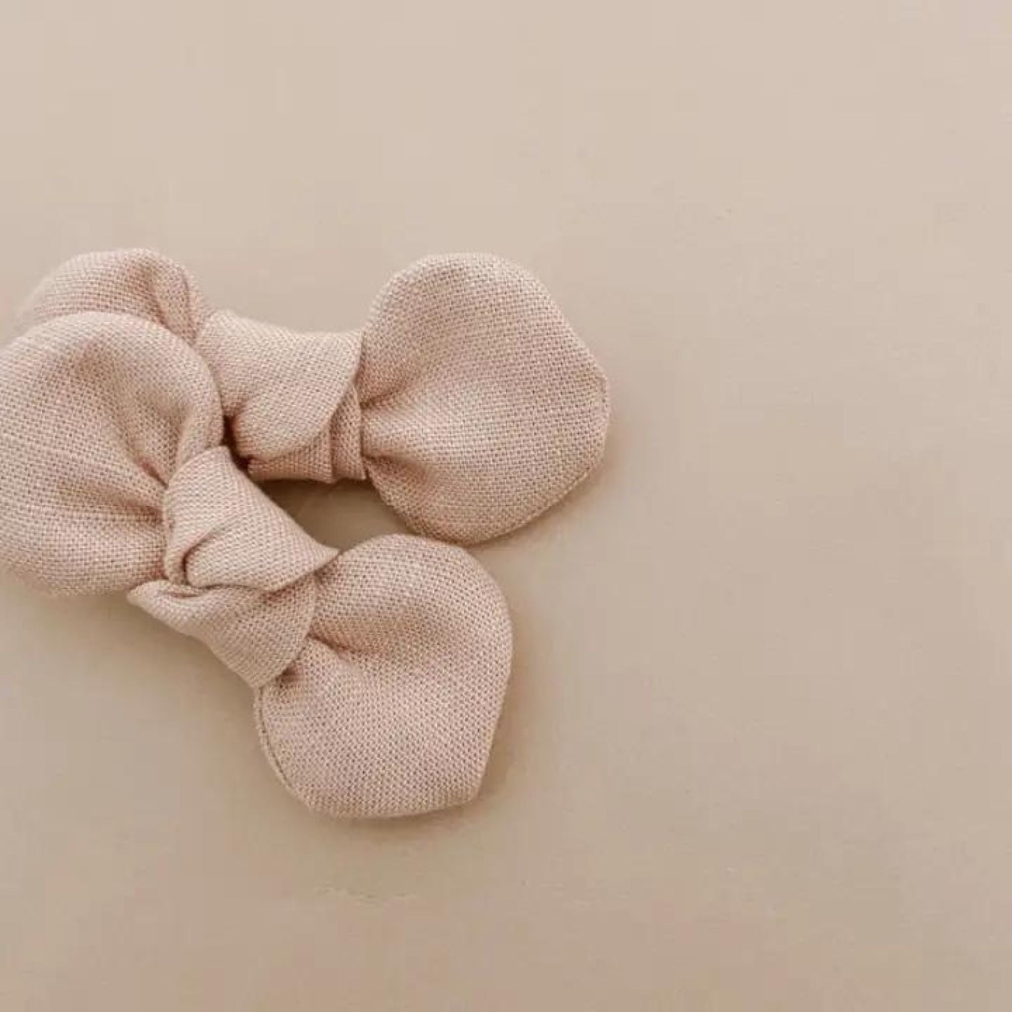 Mae & Rae | Baby Bows & Accessories - Peach Linen – Coco & Bundle